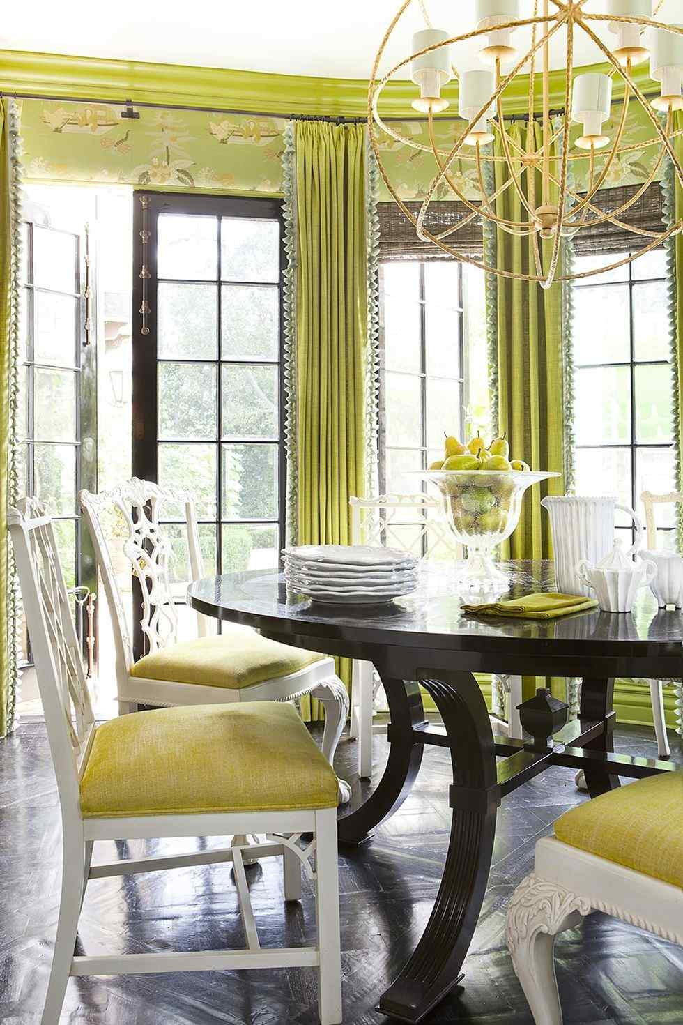Host In Style with These Dining Room Colour Combinations